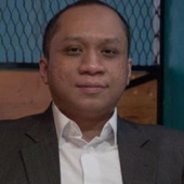 Tim kami: The Conversation