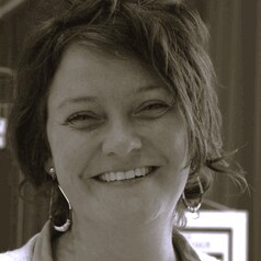 Déborah Closset – The Conversation