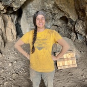 Anal bokep mature woman with a shapely figure, providing