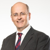 Why hospitals need more generalist doctors and specialist nurses